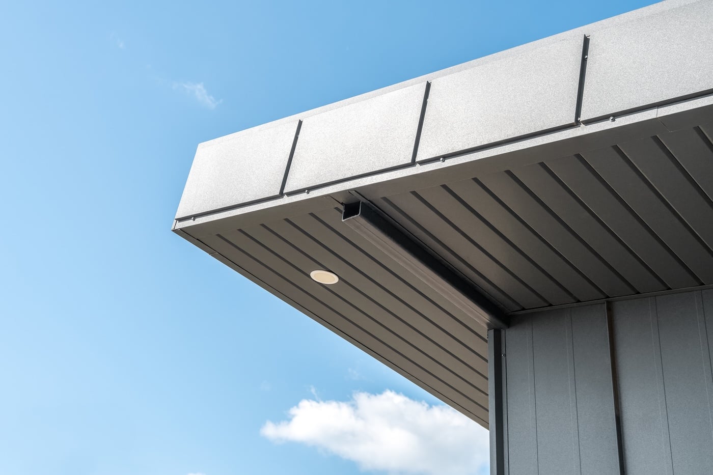5 Different Types Of Roof Overhang & Their Benefits